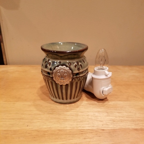 Scentsy | Accents | Scentsy Mini Plugin Warmer Charlemagne Greenish ...